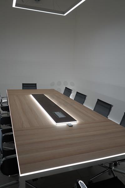 Ledpoint S.r.l. | Meeting table with LED lights