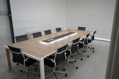 Ledpoint S.r.l. | Meeting table with LED lights